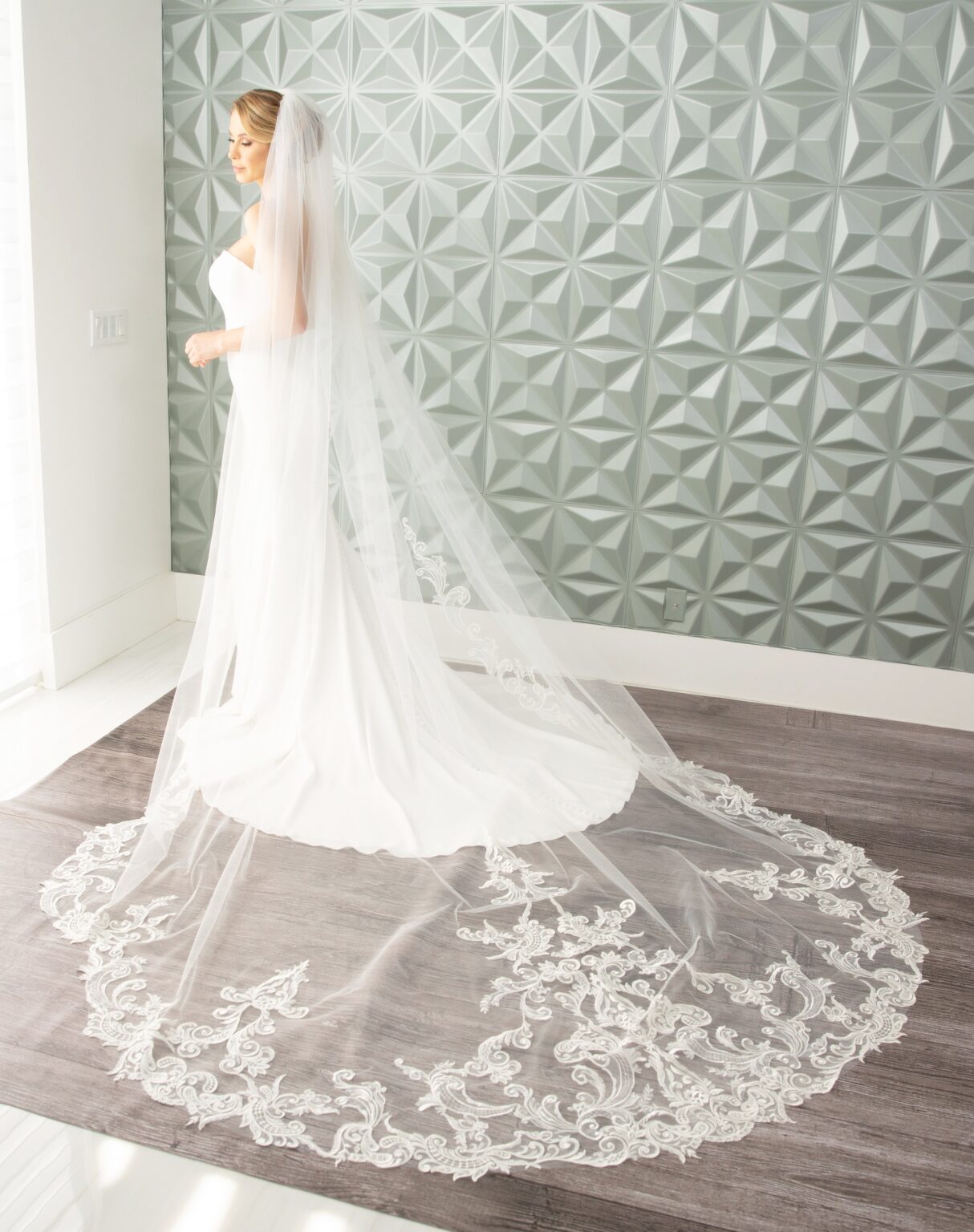V714XX – Maritzas Bridal Veils Inc