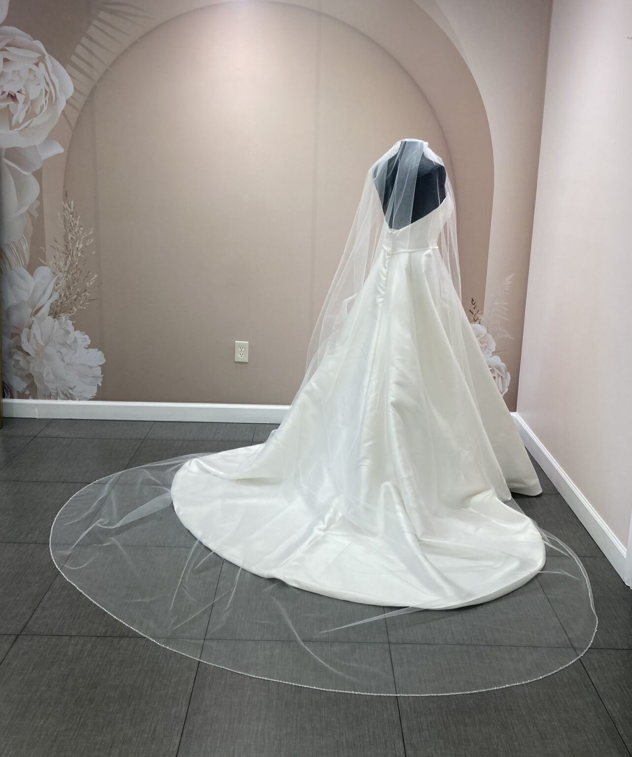 V774X – Maritzas Bridal Veils Inc